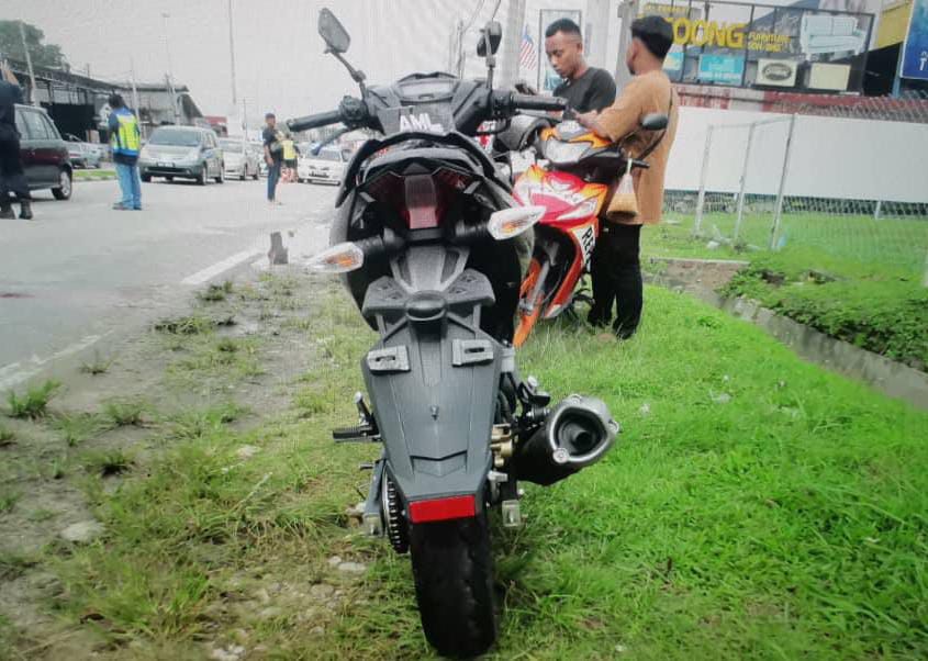 Penunggang motosikal maut digilis lori - Utusan Malaysia