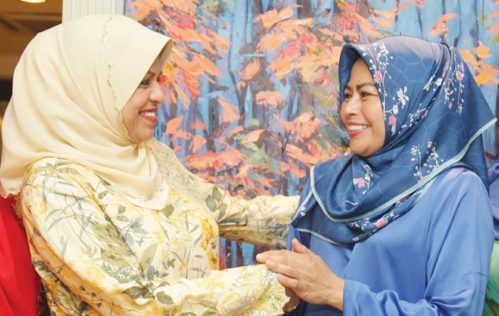 Shahrizat bertanding jawatan Ketua Pergerakan Wanita UMNO? Shahrizat bertanding jawatan Ketua Pergerakan Wanita UMNO?