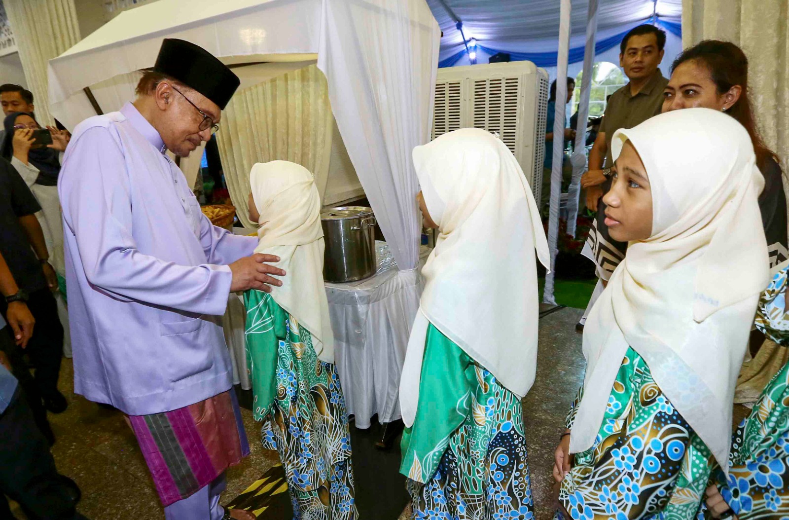 Anwar rai pendidik, ilmuan Islam pada majlis iftar Anwar rai pendidik, ilmuan Islam pada majlis iftar