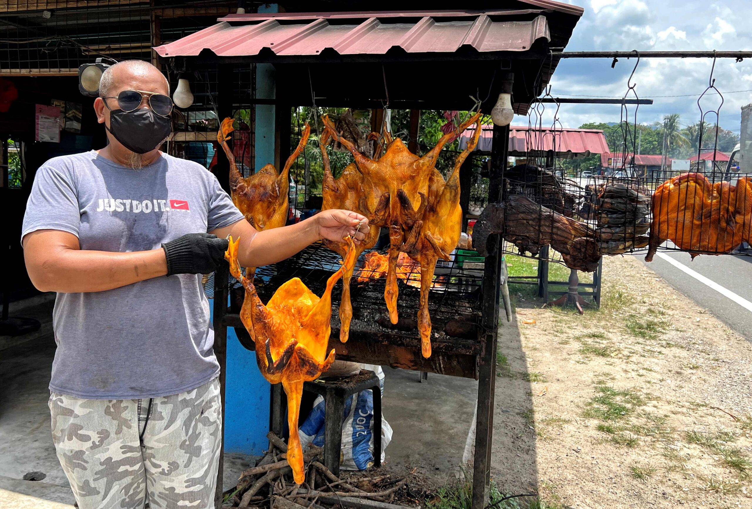 Pelanggan berkurangan, jejaskan jualan produk salai - Utusan Malaysia