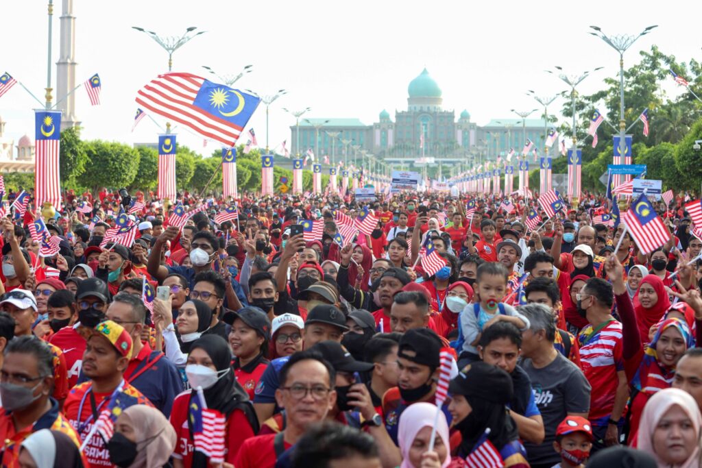 Menyemak jati diri bangsa