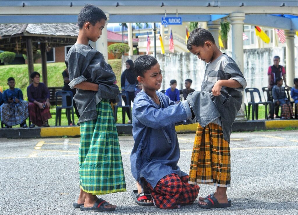 Berkhatan: 'Macam kena gigit harimau' - Utusan Malaysia