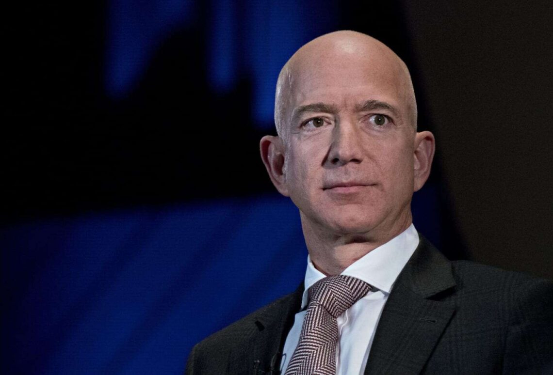 Jeff Bezos disaman pembantu rumah - Utusan Malaysia