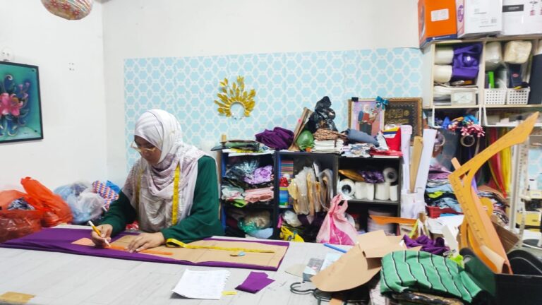 Tukang jahit tutup tempahan baju Aidilfitri - Utusan Malaysia