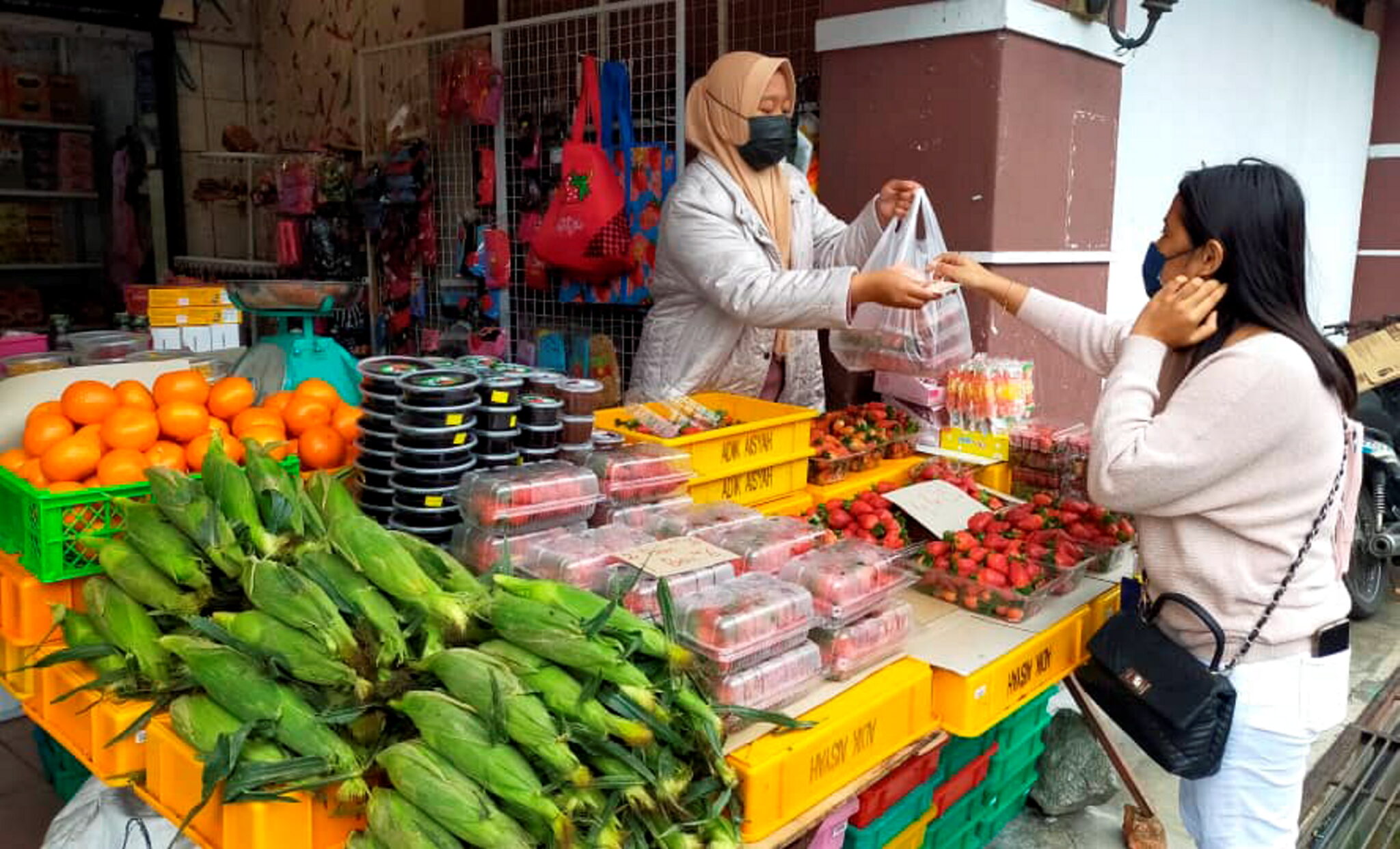 Peniaga bimbang sekatan perjalanan dilaksanakan - Utusan Malaysia