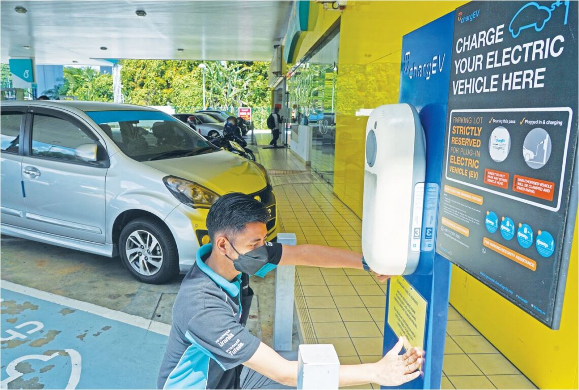 MITI sasar tambah 4,000 stesen pengecas EV tahun ini
