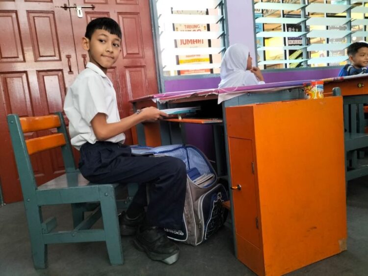 Inovasi meja julang SK Seri Permai