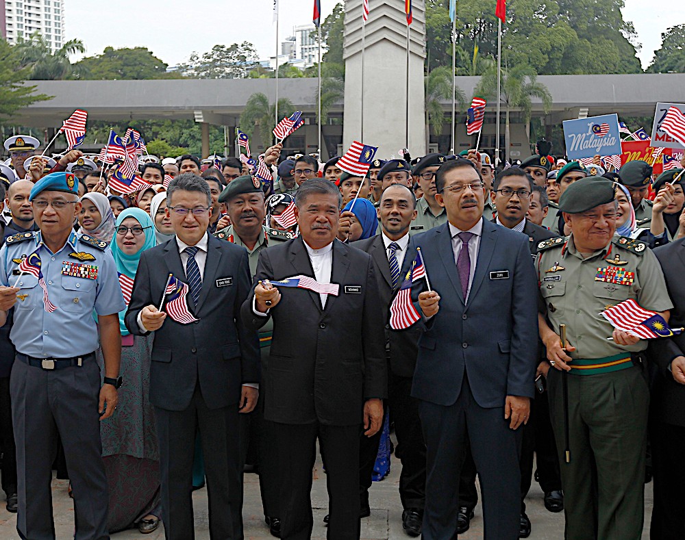 Hina ATM adalah musuh negara - Utusan Malaysia