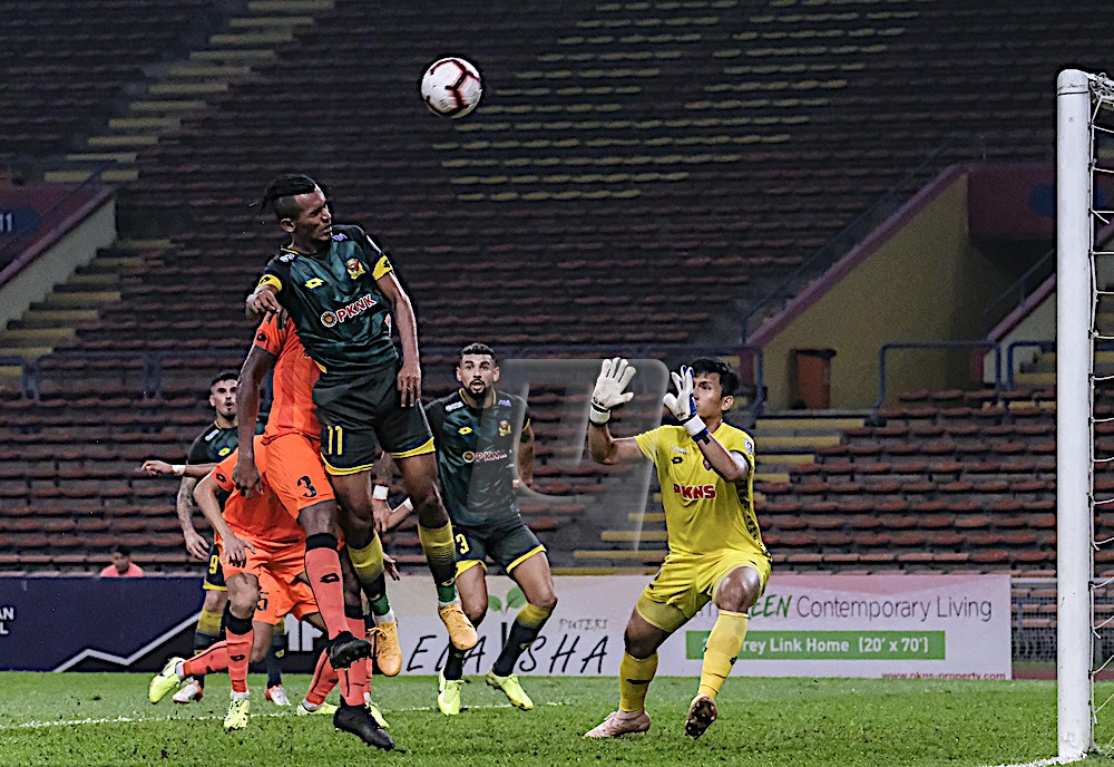 Lang Merah keciciran mata lagi - Utusan Malaysia