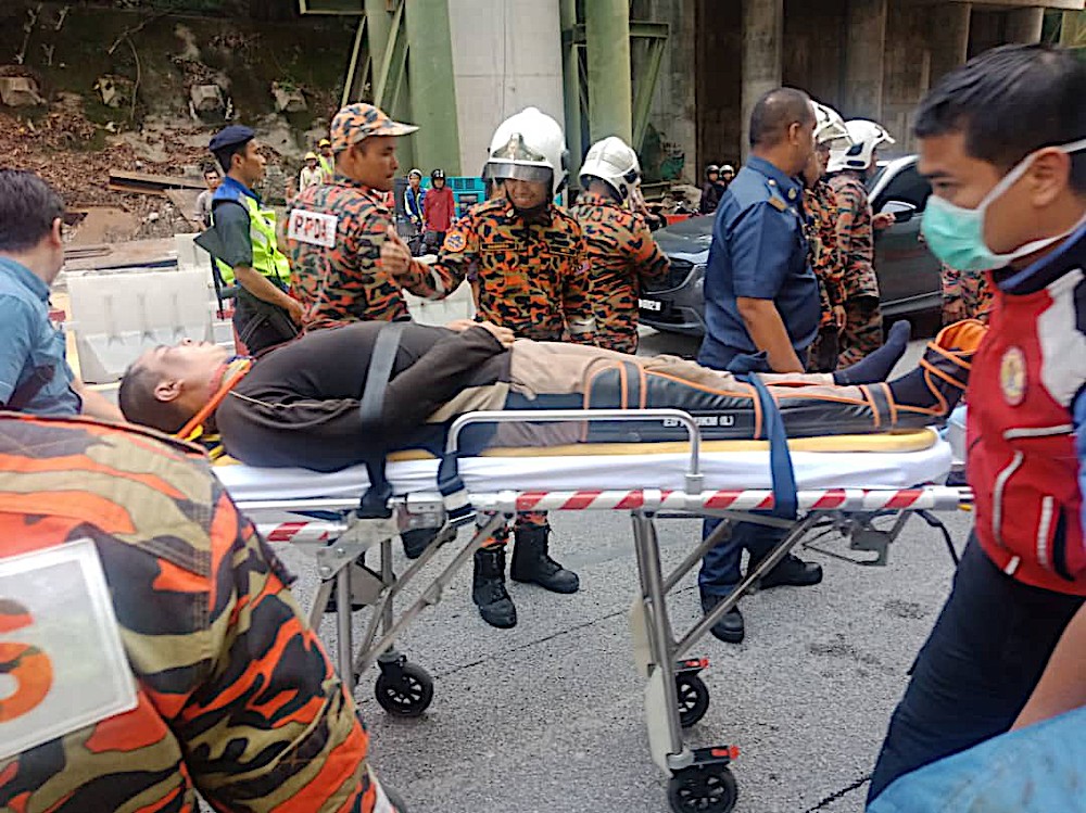 Tiga buruh binaan cedera struktur besi cerucuk tumbang - Utusan Malaysia