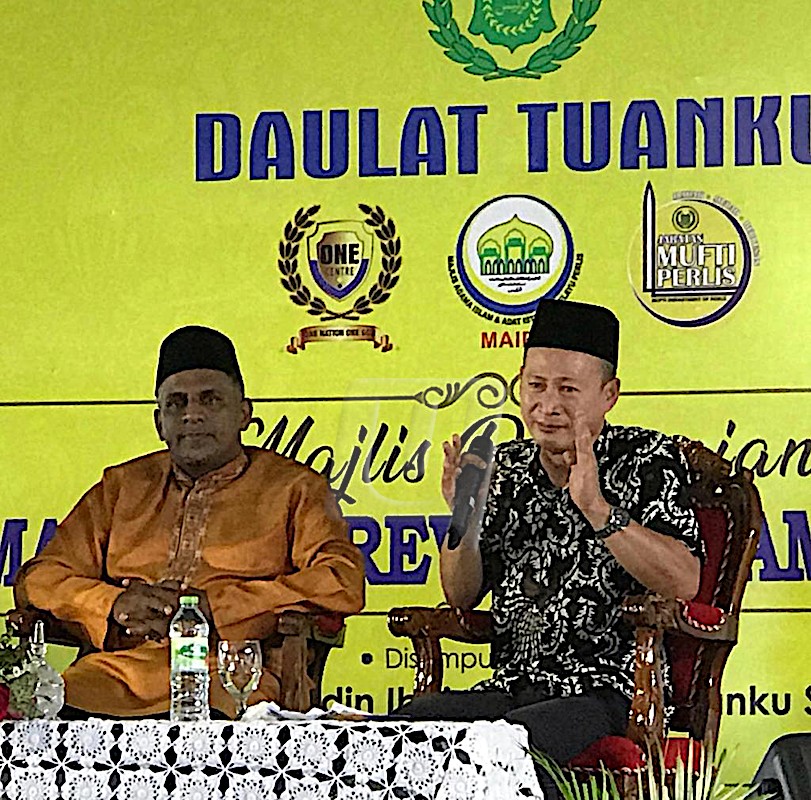 Ridhuan Tee menangis gesa pertahan Dr. Zakir Naik - Utusan Malaysia