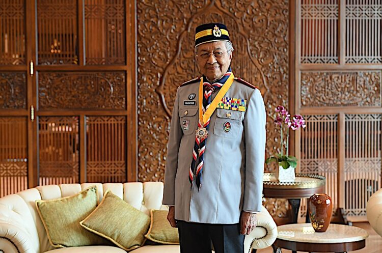 Dr. Mahathir diisytihar sebagai Presiden Agung Persekutuan Pengakap ... Dr. Mahathir diisytihar sebagai Presiden Agung Persekutuan Pengakap ...