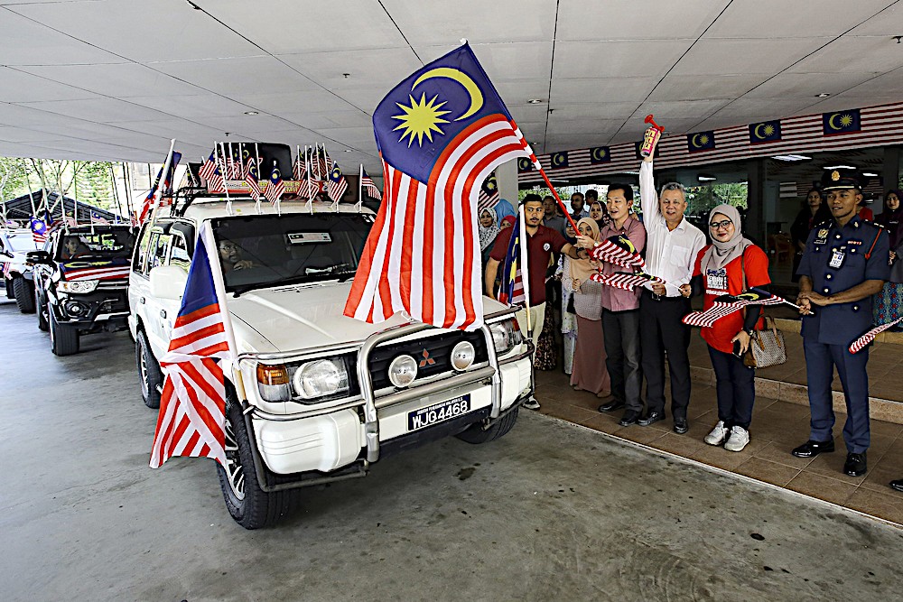 20 kenderaan sertai konvoi merdeka - Utusan Malaysia