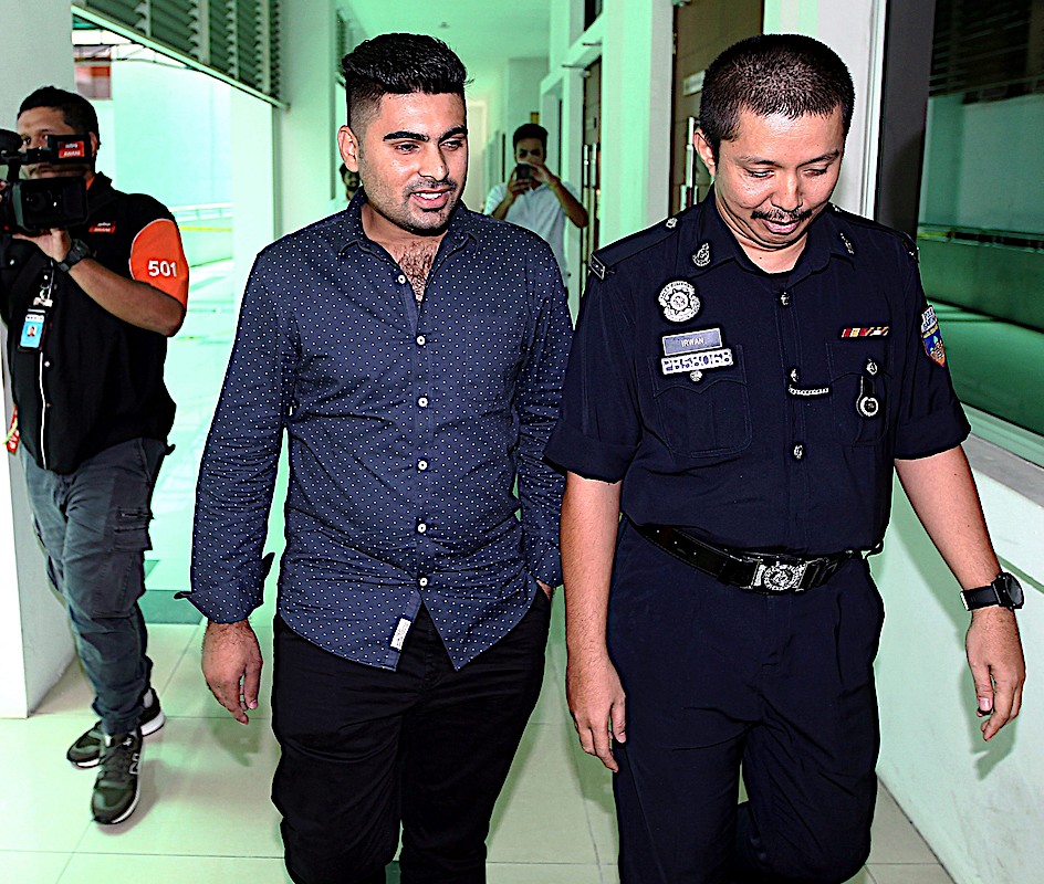 Adib terjatuh selepas dilanggar van EMRS - Utusan Malaysia