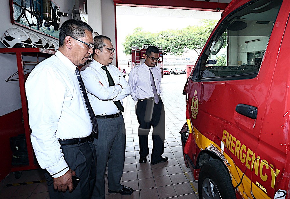 Van EMRS diperiksa kali kedua - Utusan Malaysia