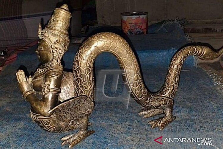 Patung manusia naga ditemukan - Utusan Malaysia