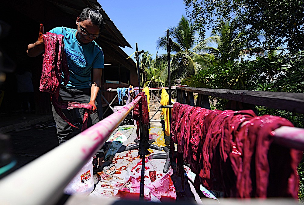 Sagu hasilkan batik linut - Utusan Malaysia