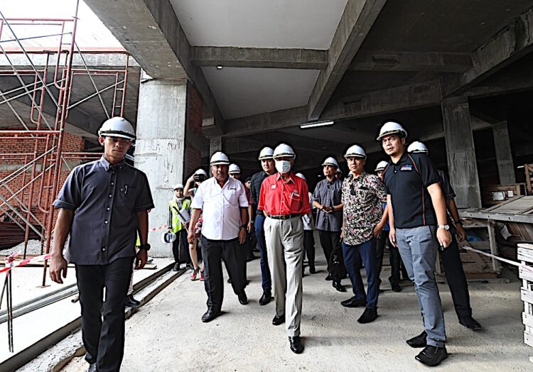 Tun Mahathir tinjau projek Menara Maha - Utusan Malaysia