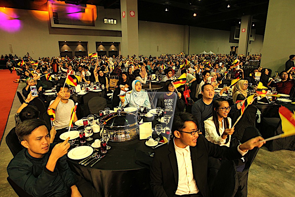 [ VIDEO ] Lebih 8,000 hadiri Lan Berambeh Anak Sarawak 2018 - Utusan ...