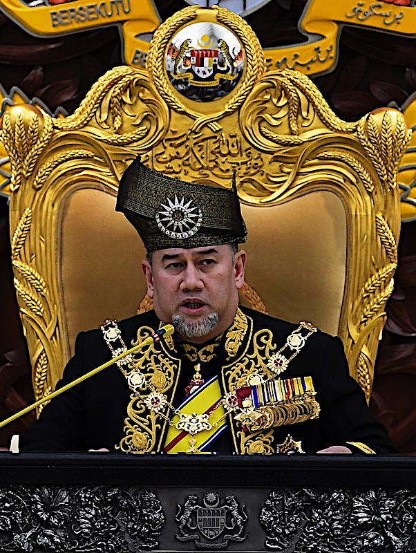 Sultan Muhammad potong gaji sendiri - Utusan Malaysia