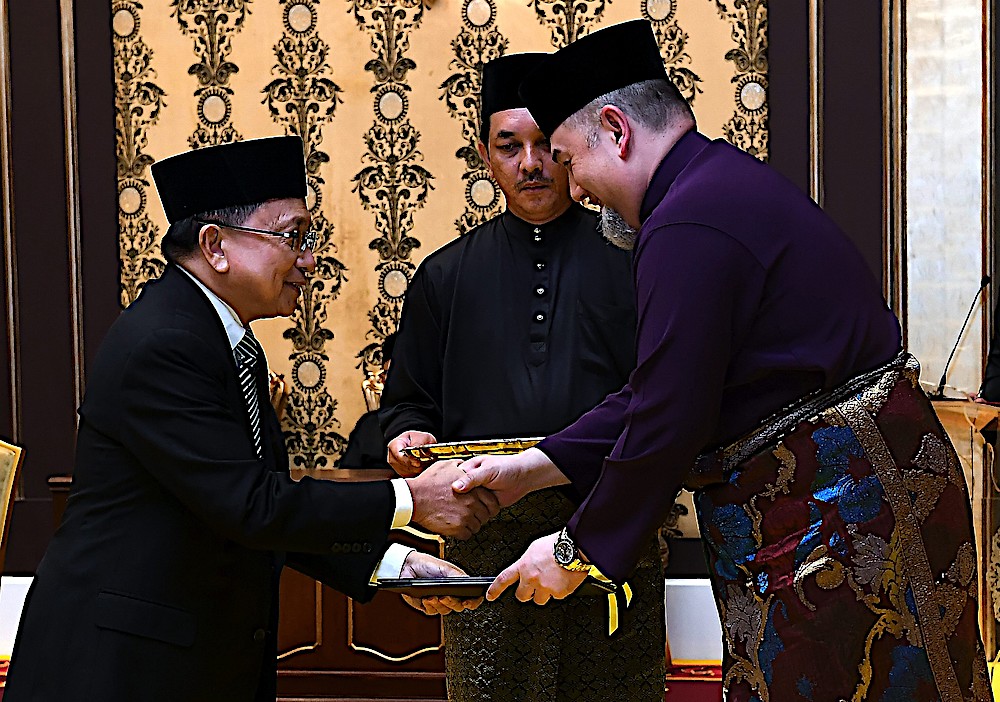 Ketua Hakim Negara angkat sumpah - Utusan Malaysia