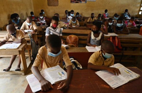 Dua daripada tiga kanak-kanak bakal buta huruf - Utusan Malaysia