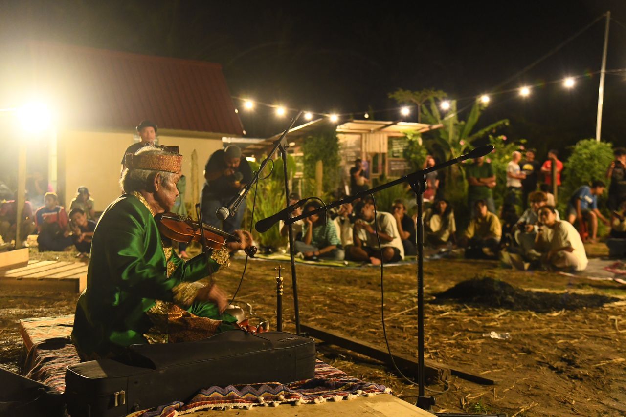 Pesta kesenian di tengah bendang - Utusan Malaysia