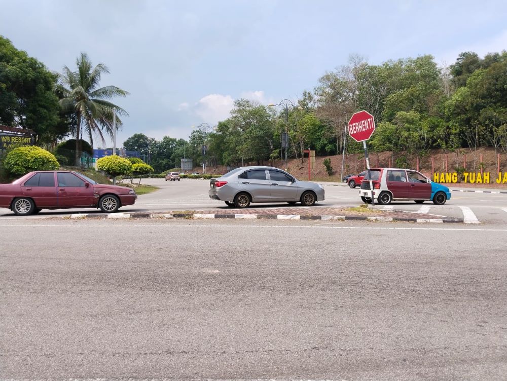 'Bergadai nyawa untuk keluar simpang'