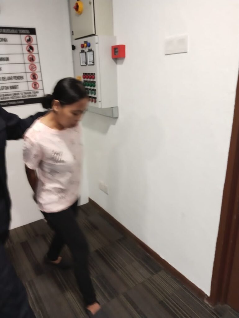 Pembantu rumah didakwa dera anak majikan guna seterika - Utusan Malaysia