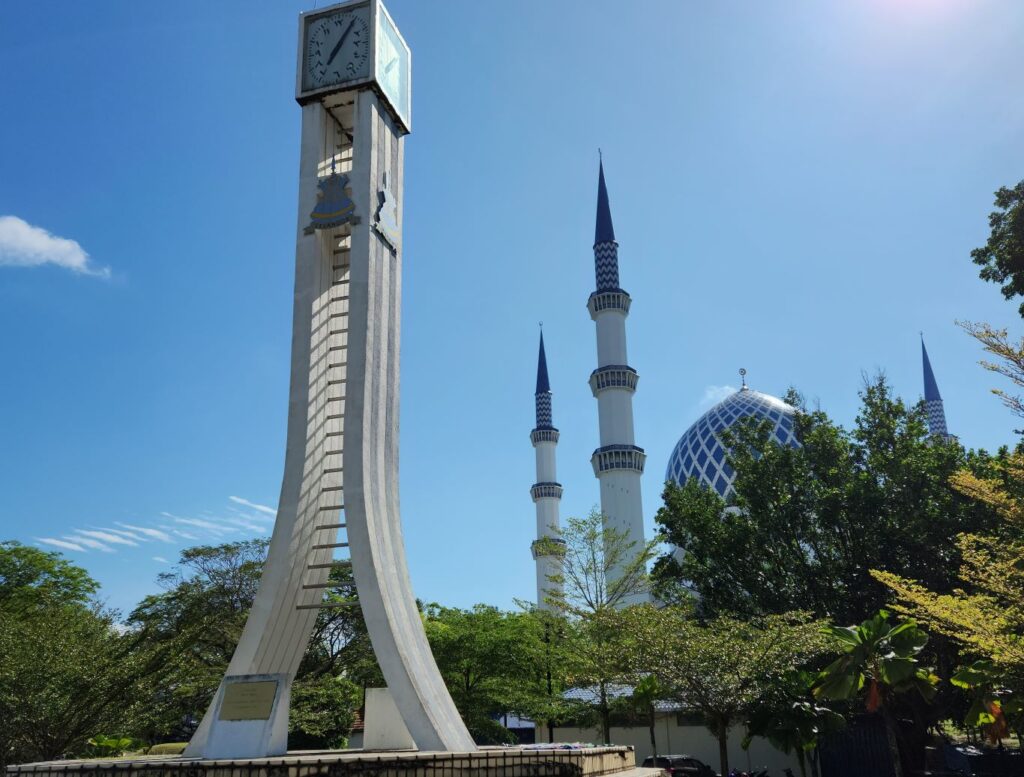 Mohon baik pulih menara jam rosak - Utusan Malaysia