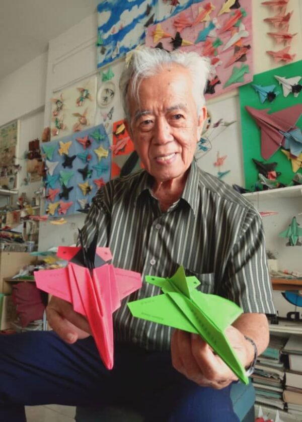 Pesara guru hasilkan 800,000 origami jet pejuang