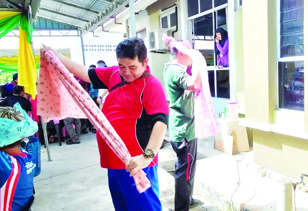 Bukan Melayu sertai pertandingan pakai serban - Utusan Malaysia