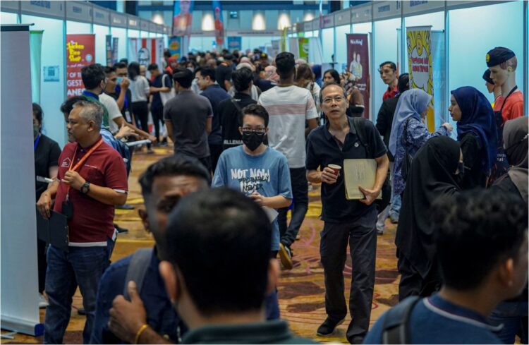 Tambat ringgit kepada mata wang komoditi - Utusan Malaysia