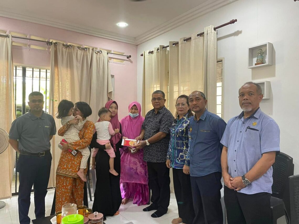 Menteri Perpaduan ziarah keluarga Muhammad Hawari - Utusan Malaysia