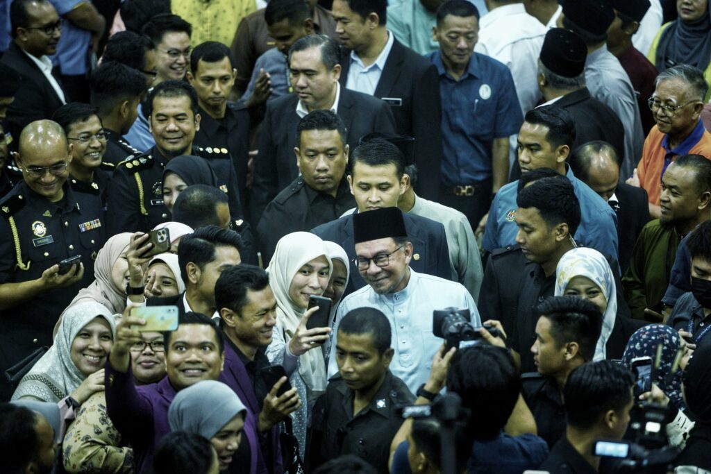 Jemaah Menteri bincang semak skim gaji perkhidmatan awam minggu depan - Utusan Malaysia