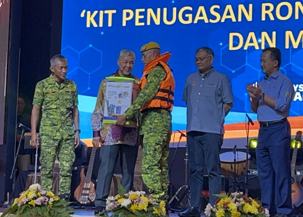 Kerajaan akan bina baharu, baiki rumah anggota Rela - Utusan Malaysia