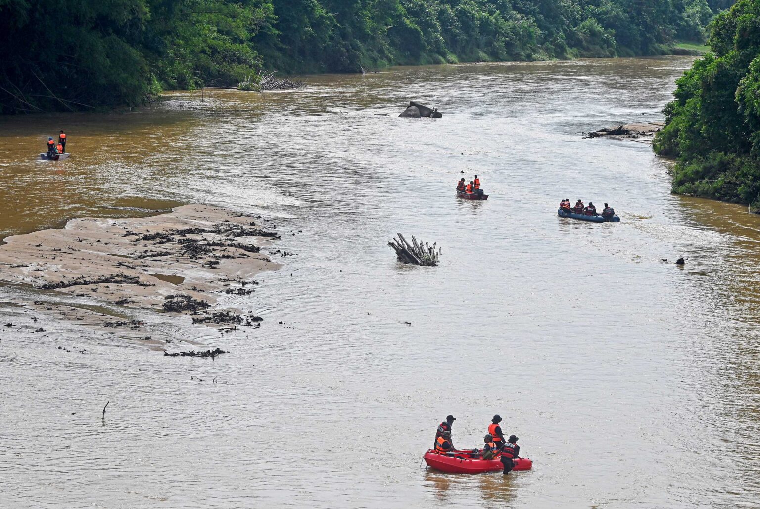 Kejadian berlaku pantas, air sungai naik lebih 5 meter