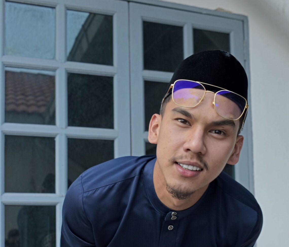 MK minta maaf tak pakai tali pinggang keledar - Utusan Malaysia