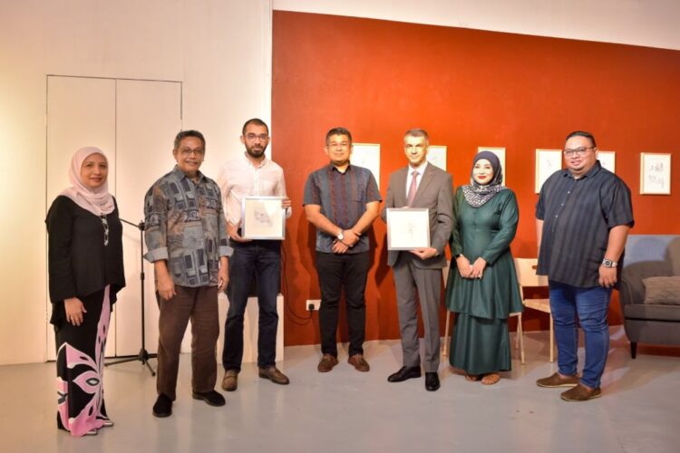 Amron ‘berbudi’ di pameran seni