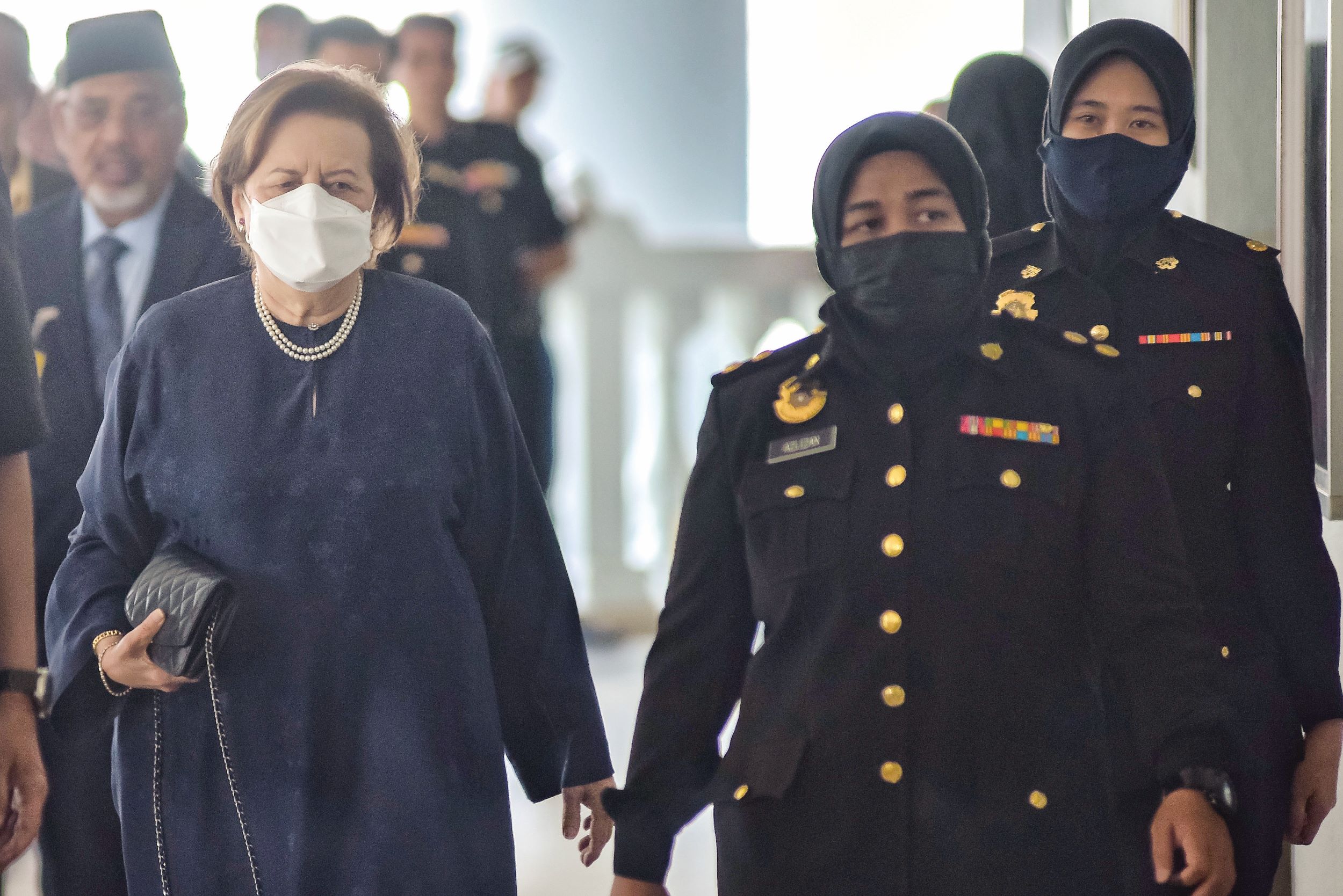 Tunjukkan bukti keluarga saya terima wang 1MDB - Zeti