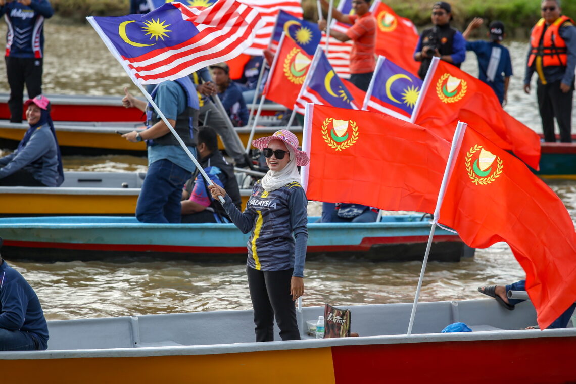 66 bot bawa Jalur Gemilang menelusuri Sungai Kedah