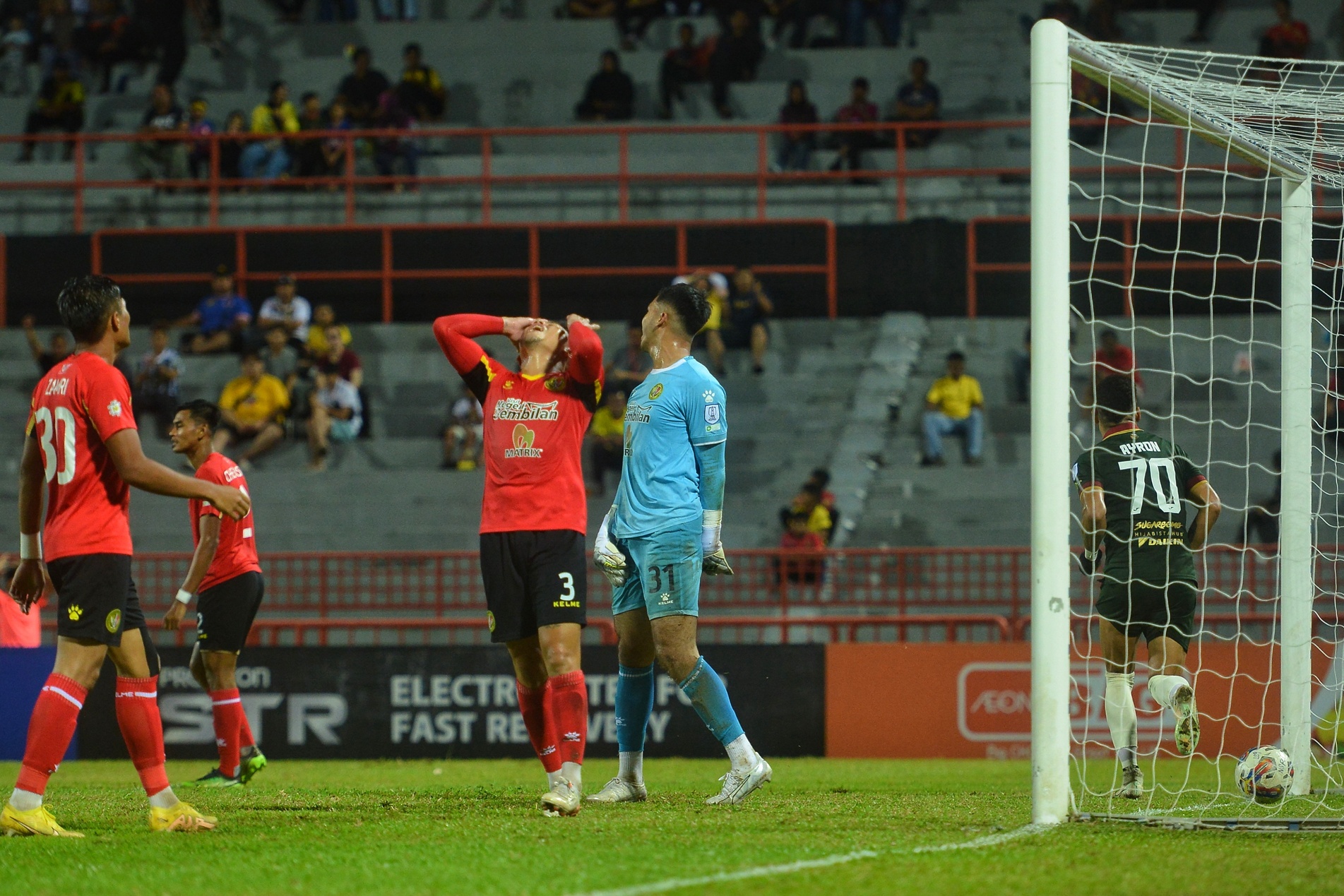 Selangor berpesta gol, tumpaskan Negeri Sembilan - Utusan Malaysia