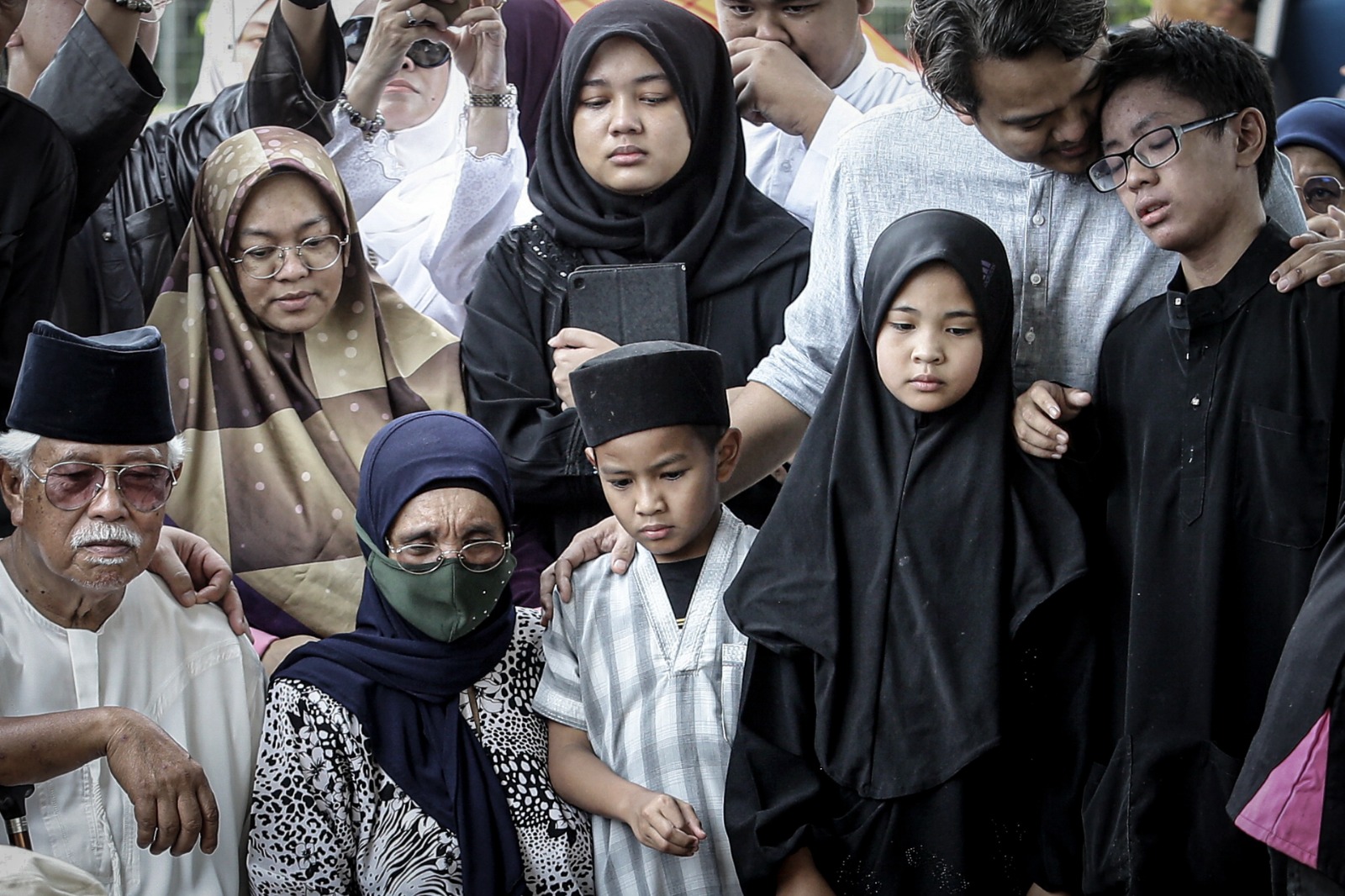 Keluarga tidak dapat menahan sebak sambut jenazah Heikal Aras