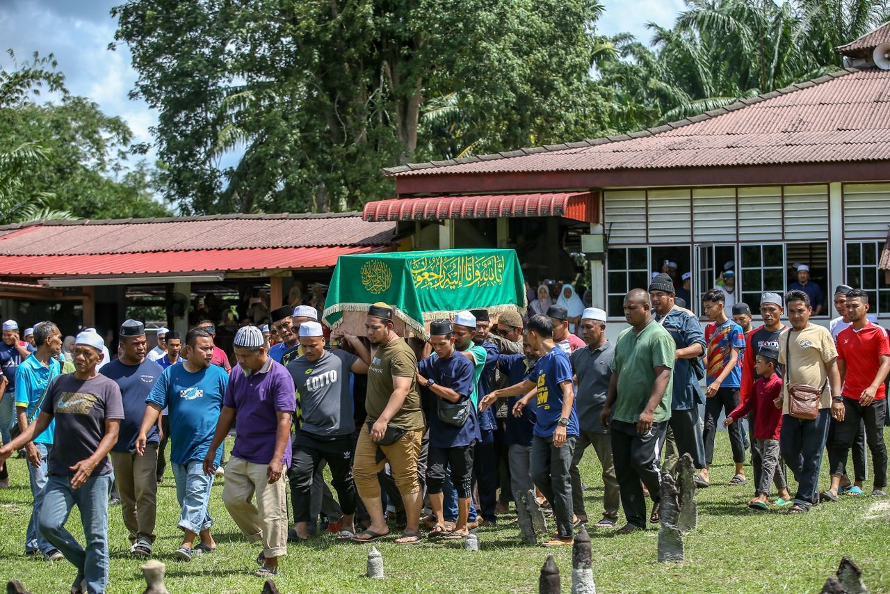 Nahas pesawat: Jenazah Muhamad Hafiz selamat dikebumikan