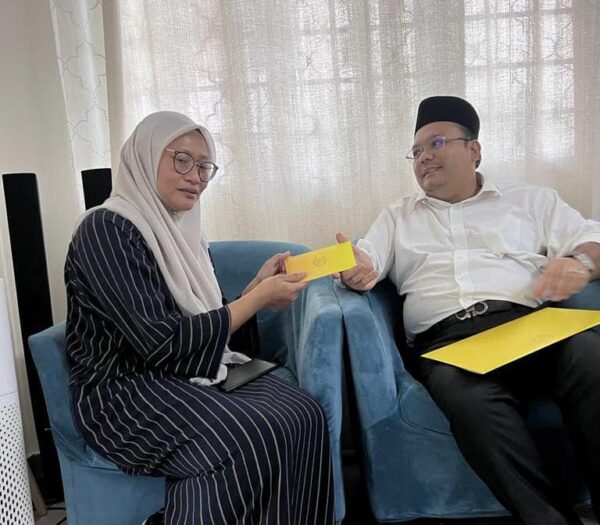 Agong hulur sumbangan peribadi kepada balu mangsa nahas Elmina