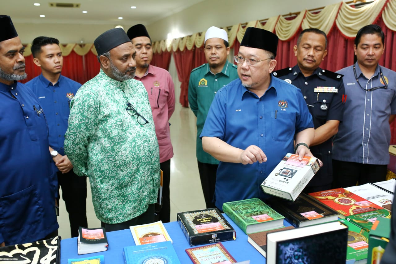 14,000 naskah al-Quran tiada kelulusan KDN diganti - Utusan Malaysia