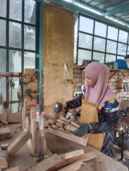 DIY barang terpakai hiasi kediaman - Utusan Malaysia