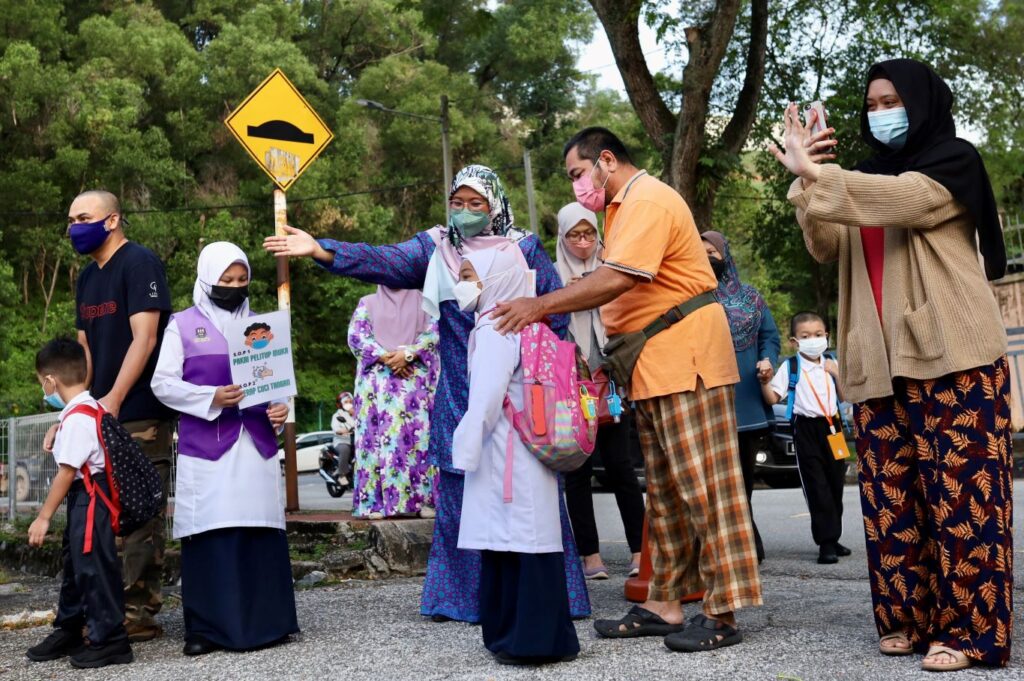 Menuju negara maju, keluarga makin porak-peranda - Utusan Malaysia