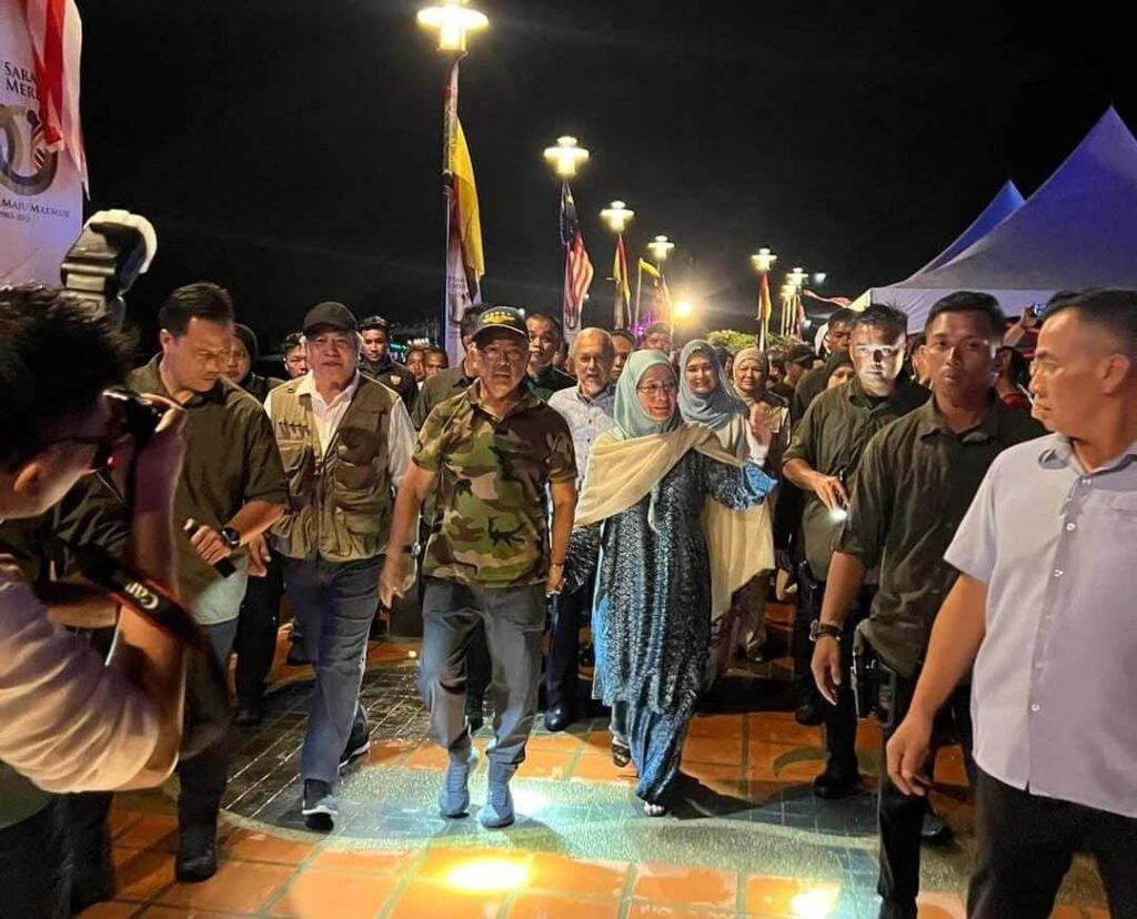 Agong tiba di Lawas teruskan Kembara Kenali Borneo di Sarawak