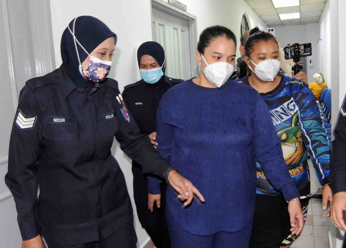 Dua pasangan suami isteri didakwa edar dadah